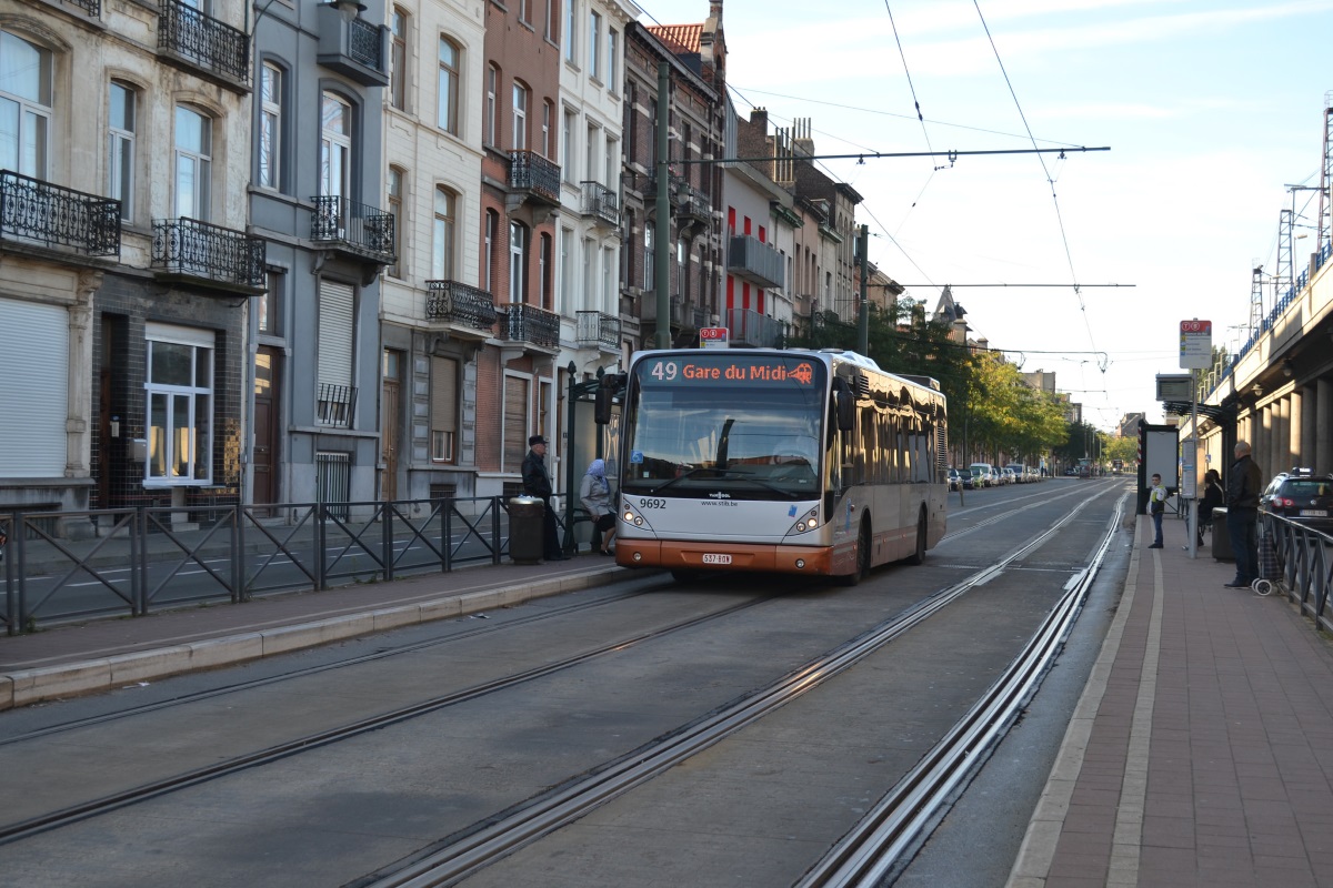 Brussels, Van Hool New A330 # 9692 — Photo — BUSPHOTO