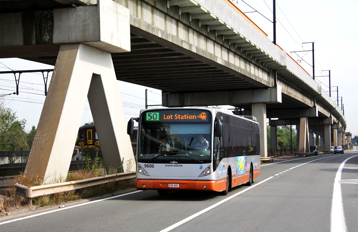 Brussels, Van Hool New A330 # 9606 — Photo — BUSPHOTO