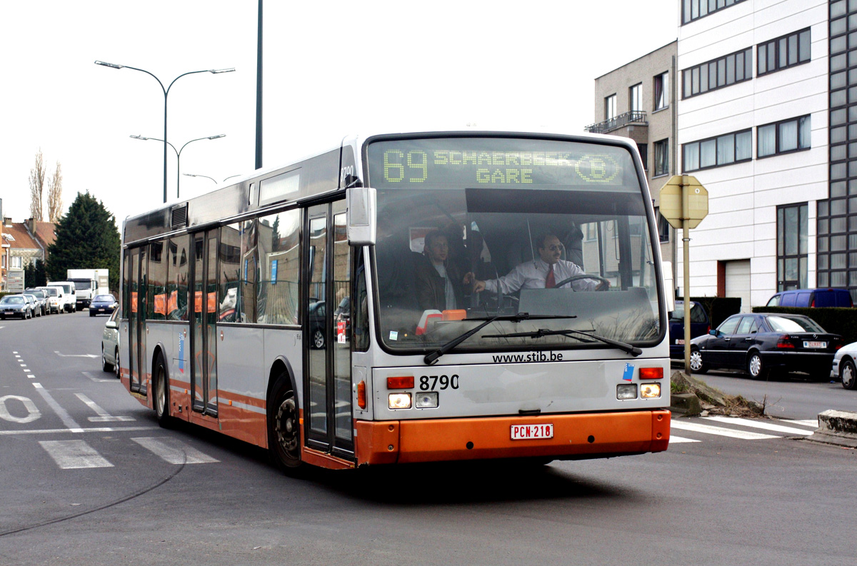 Brussels, Van Hool A300 # 8790 — Photo — BUSPHOTO