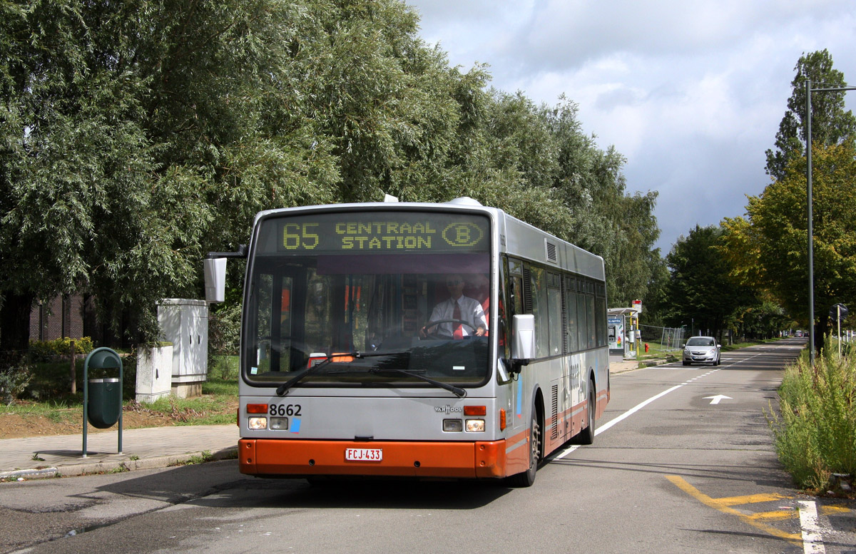 Brussels, Van Hool A300 # 8662 — Photo — BUSPHOTO