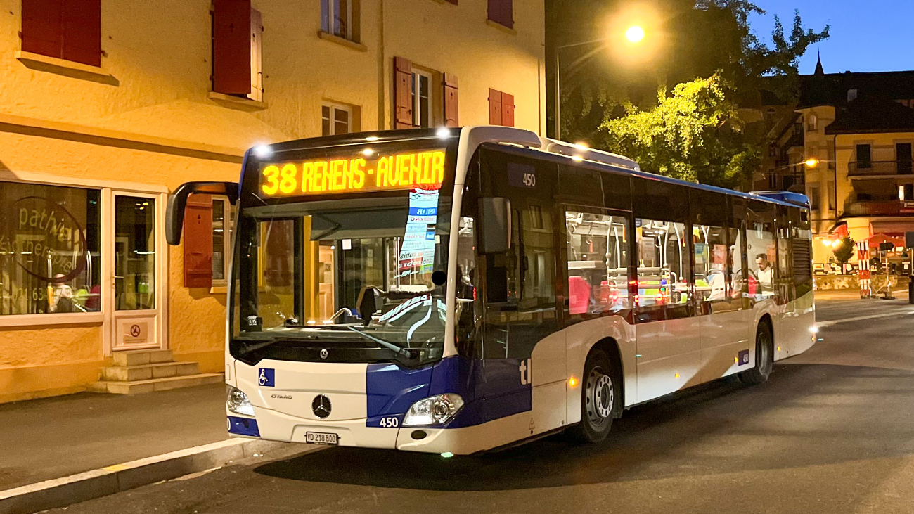 Lausanne, Mercedes-Benz Citaro C2 Hybrid # 450 — Photo — BUSPHOTO